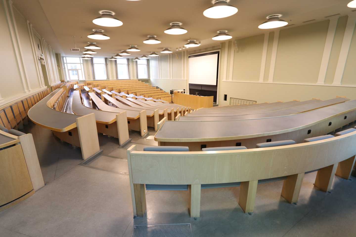 Main Building, Auditorium (F2044) | Opetustilat